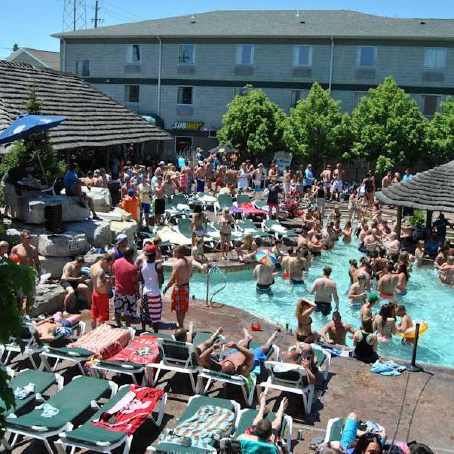 Mr Eds Bar | The Place to Be! - Put-in-Bay Reservations | Put-in-Bay Bars